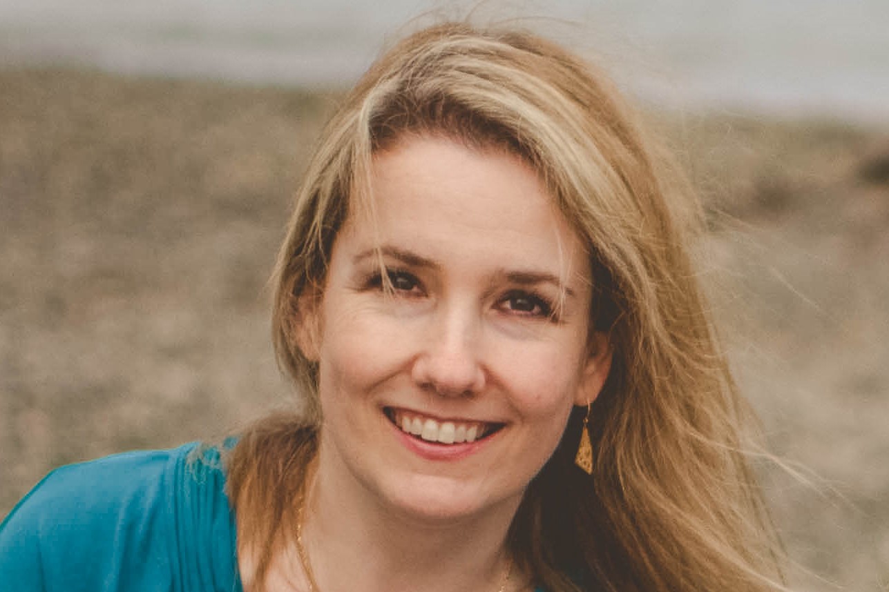 Danielle Pays – Romance Happy Hour